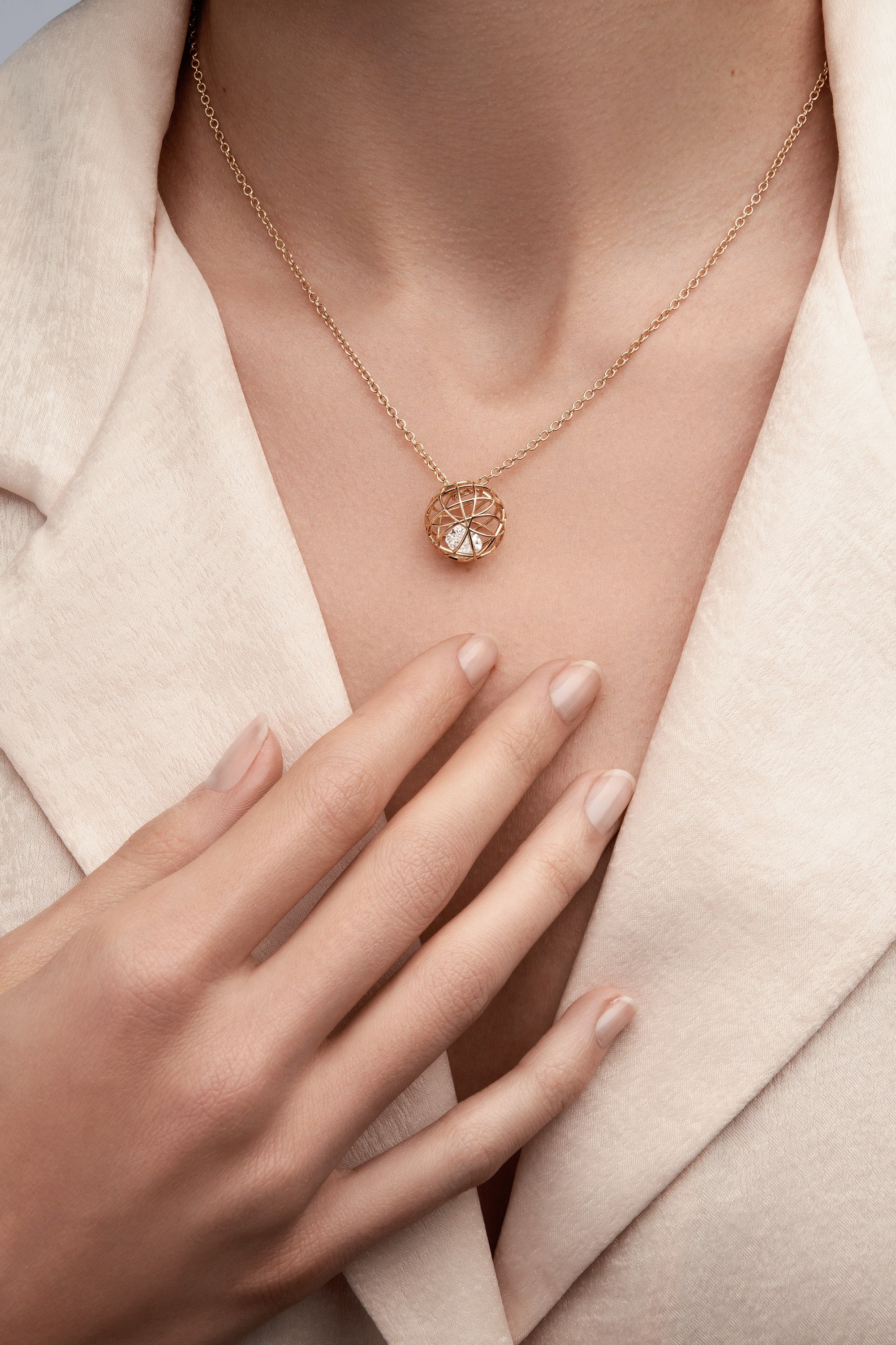 NIDO Yellow Gold Pendant – Daimondi